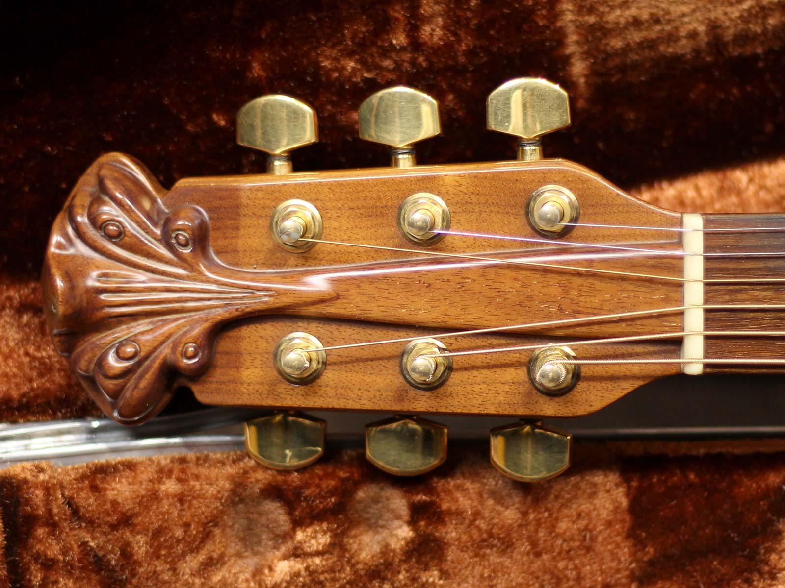 Ovation 1984 1687-8 ”Super Adamas Wood Knob”